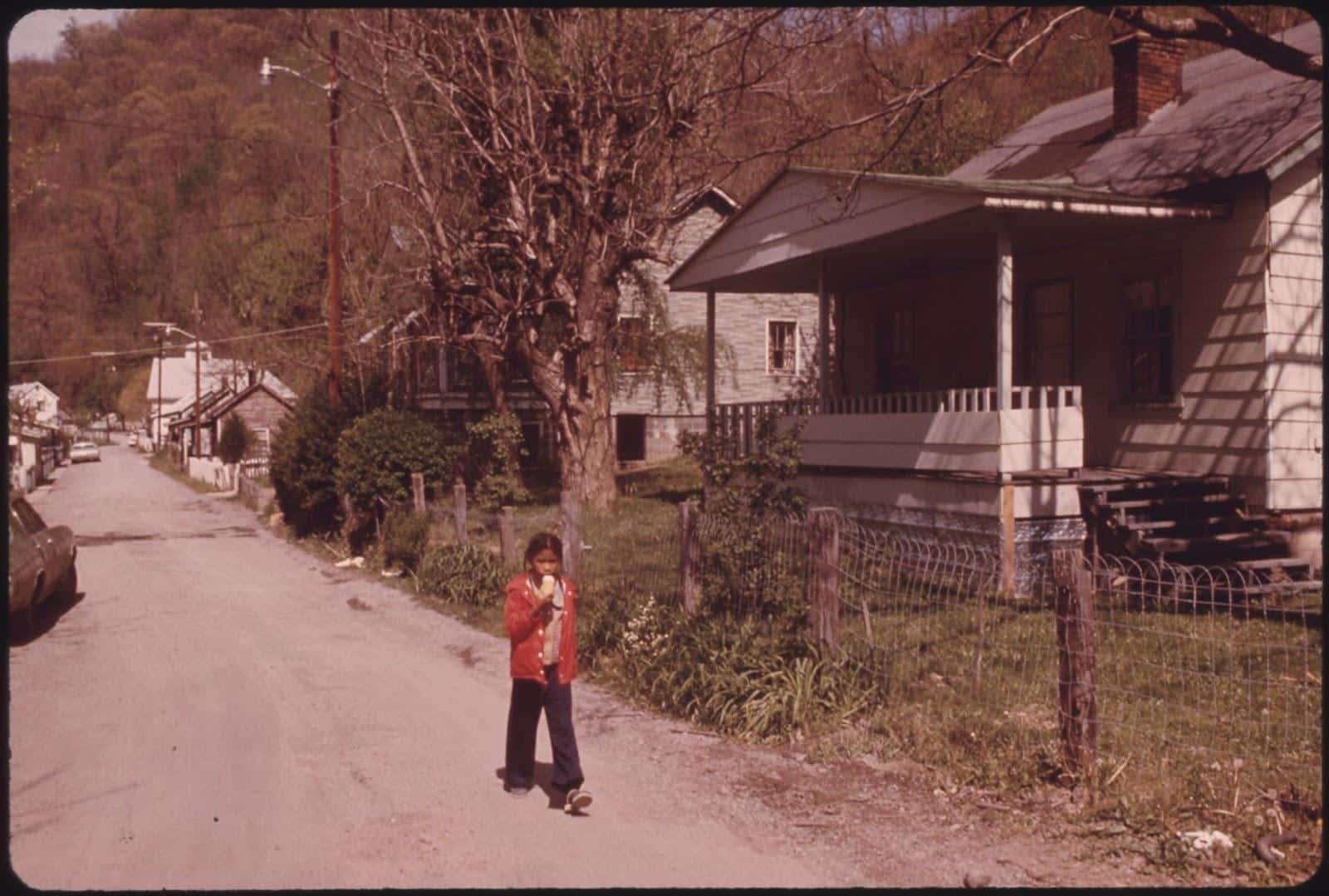 DOCUMERICA: Jack Corn Captured Appalachian Realities – Black By God