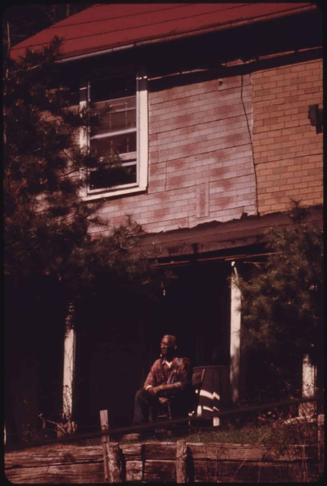 DOCUMERICA: Jack Corn Captured Appalachian Realities – Black By God