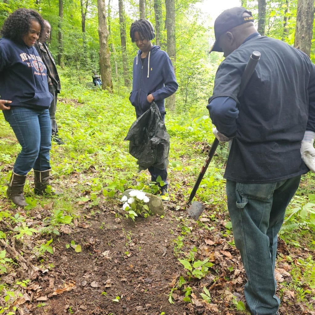 Mollett family successfully returns to family gravesite at Edwight coal ...